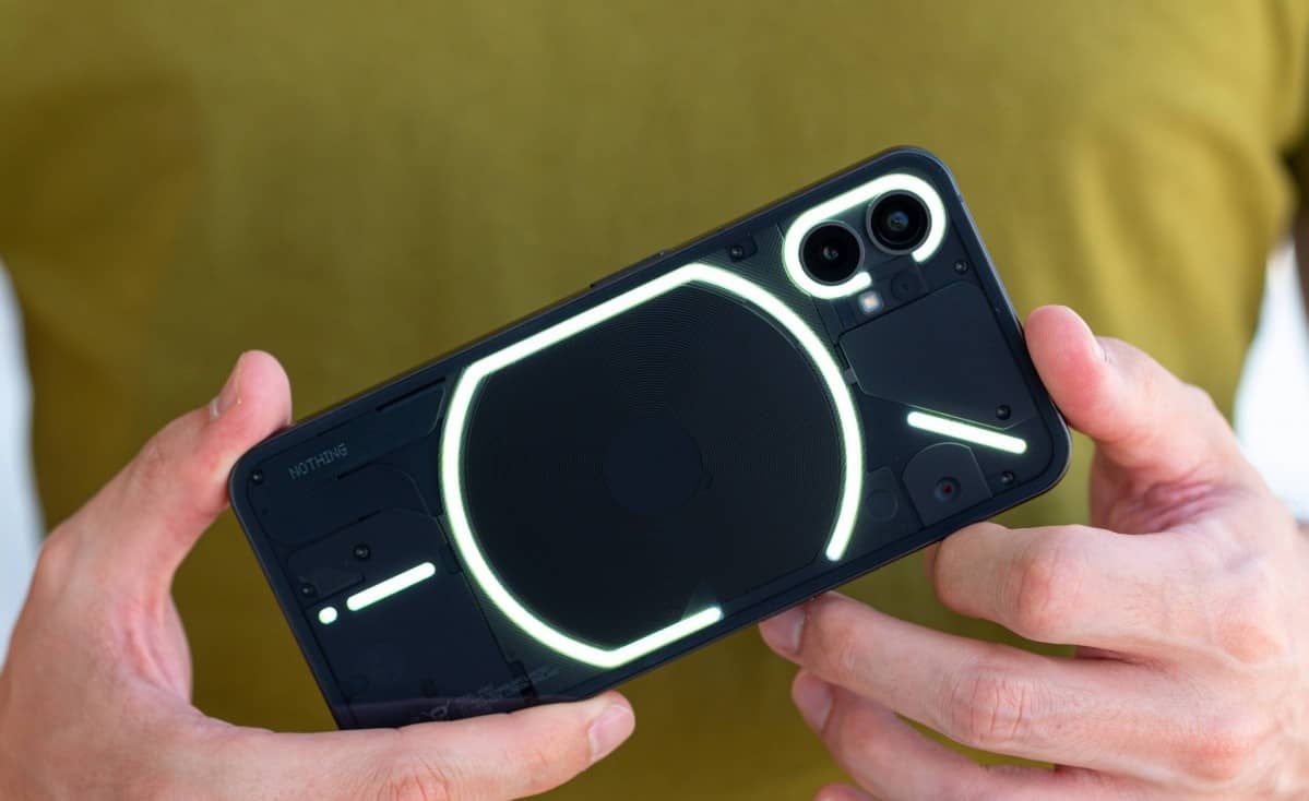 بررسی گوشی ناتینگ فون 1 - Nothing Phone 1 ؛ مشخصات فنی، امکانات و قیمت