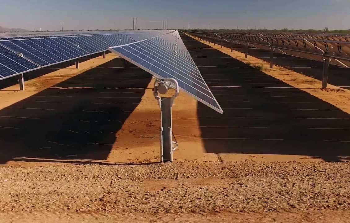 چرا کل صحراها و بیابان ها را به پنل های خورشیدی تولید برق مجهز نمی‌کنیم ...